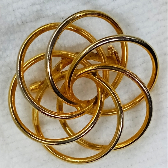 Jewelry | Vintage Antique Spiral Goldtone Metal Brooch | Poshmark